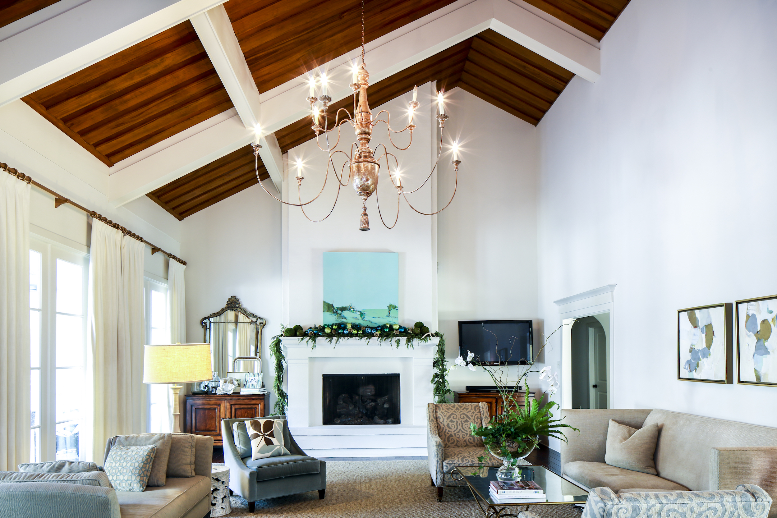 Merry and bright: Sunshine and Josh Willett’s holiday home - inRegister