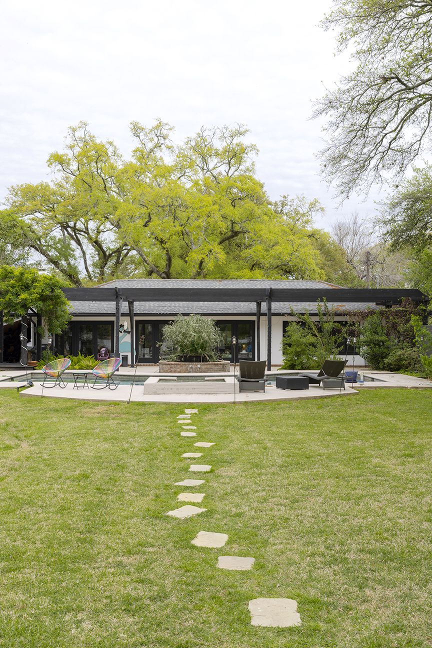 The LSU Lakes home of Jaime Glas shines as brightly as her Queen of ...