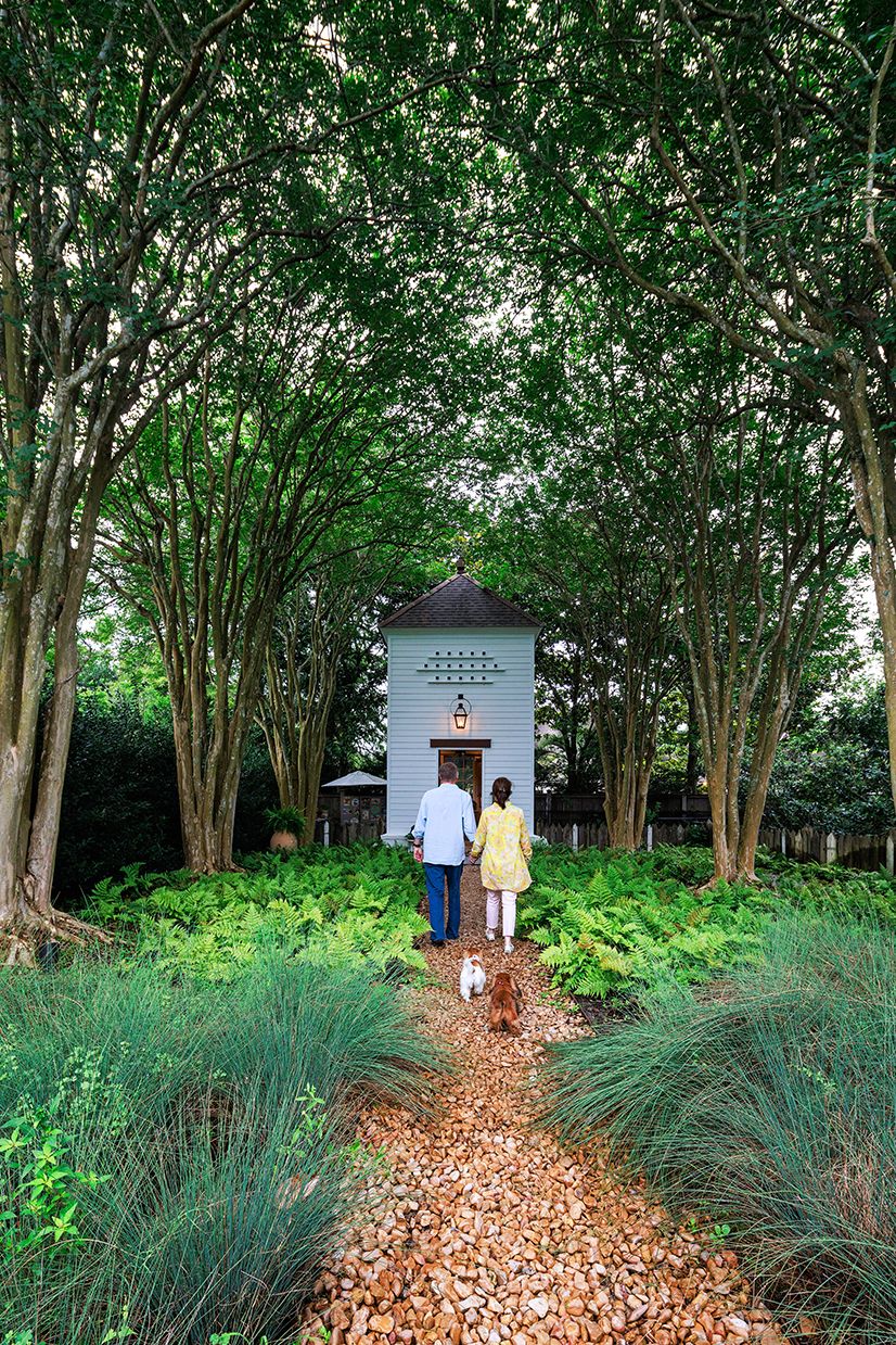A neighborhood’s namesake live oak trees form the canopy over Wendy and ...